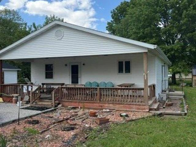 561 S Main St, New Douglas, IL 62074