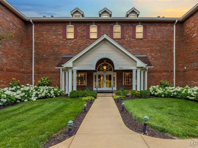 561 Sarah Ln Apt 303, Creve Coeur, MO 63141