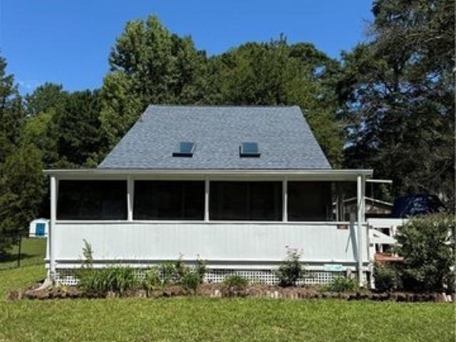 561 Shore Dr, Hartfield, VA 23071