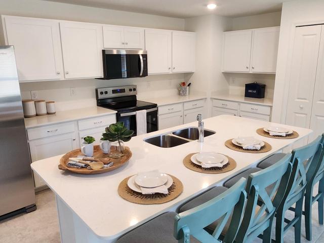 561 SW Richmond Cir, Palm Bay, FL 32908 | MLS #1058