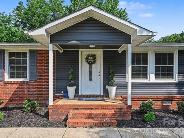 561 Primrose Ln NW, Concord, NC 28027
