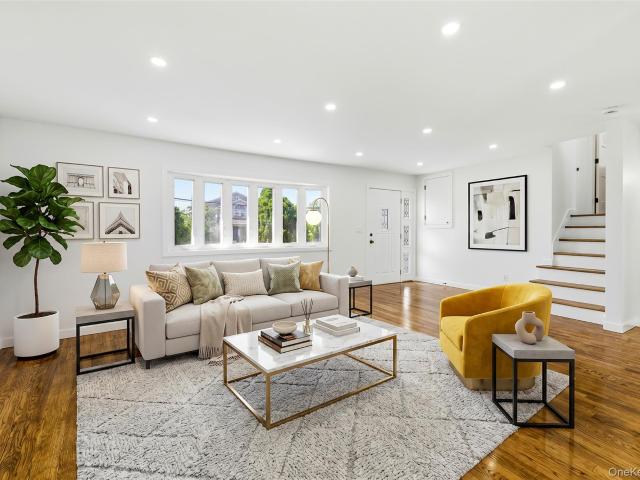 561 Woodbury Road