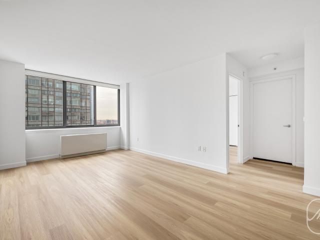 561 Tenth Avenue, New York, NY