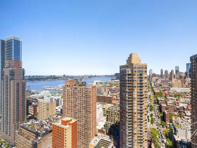 561 Tenth Avenue, New York, NY