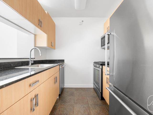 561 Tenth Avenue, New York, NY