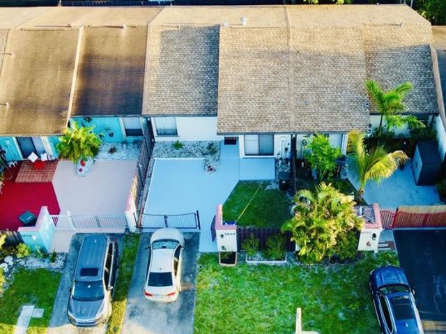 5624 Biscayne Dr, Greenacres, FL 33463
