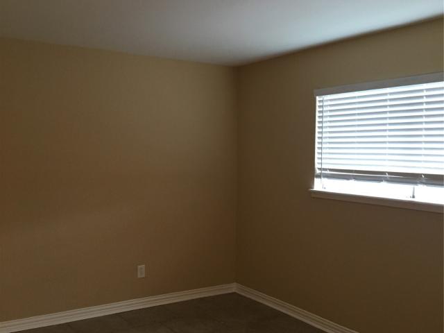 5625 Antoine Drive 102