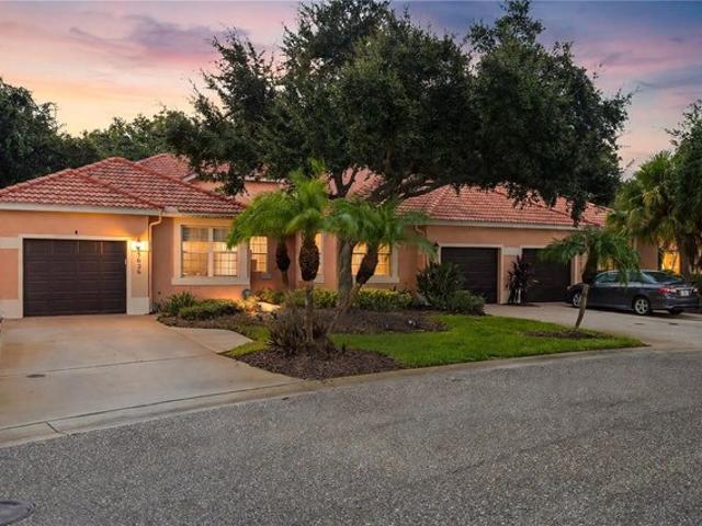 5626 Cortina Ln, Palmetto, FL 34221