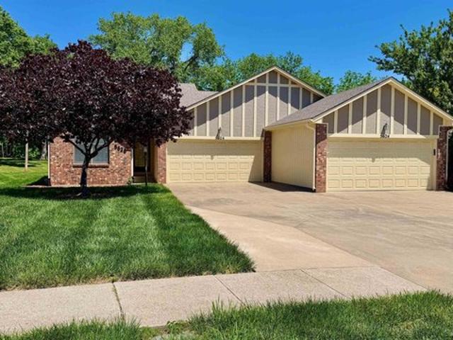 5626 SW Barrington Ct N, Topeka, KS 66614