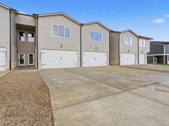 5627 Goheen Dr, Manhattan, KS 66503