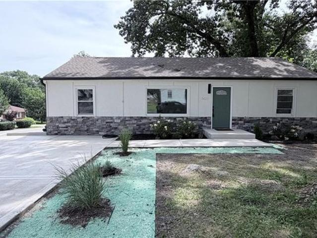 5628 Melrose Ln, Shawnee, KS 66203
