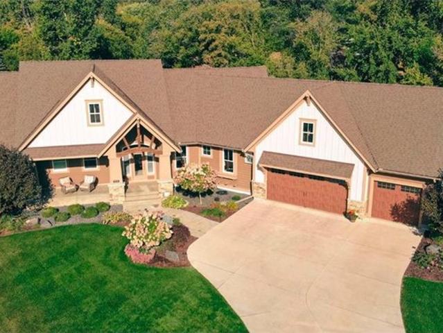 5628 Garden Dr, Woodbury, MN 55129