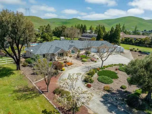 5629 SUNDOWN LN, TRES PINOS, CA 95075 Single Family Residence.