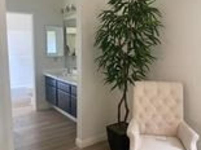 5620 Yolanda Ave Apt 207, Tarzana, CA 91356