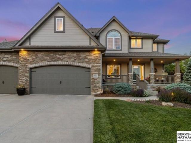 5621 N 154th St, Omaha, NE 68116