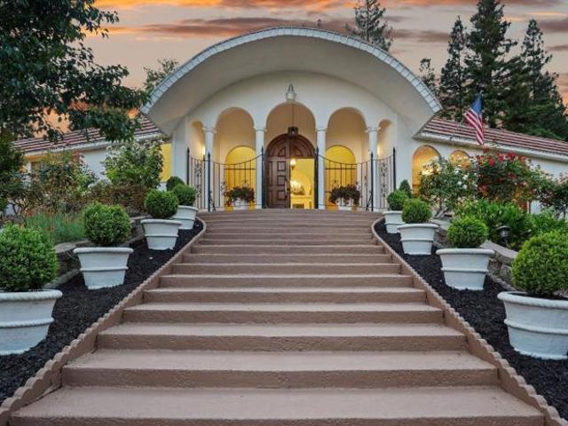 5621 Clarendon Way, Carmichael, CA 95608