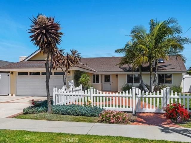 5621 Clark Dr, Huntington Beach, CA 92649
