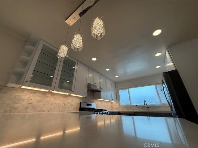 5621 Kenwood