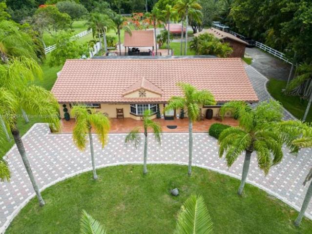 5621 SW Sw 185th Way, Southwest Ranches, FL 33332