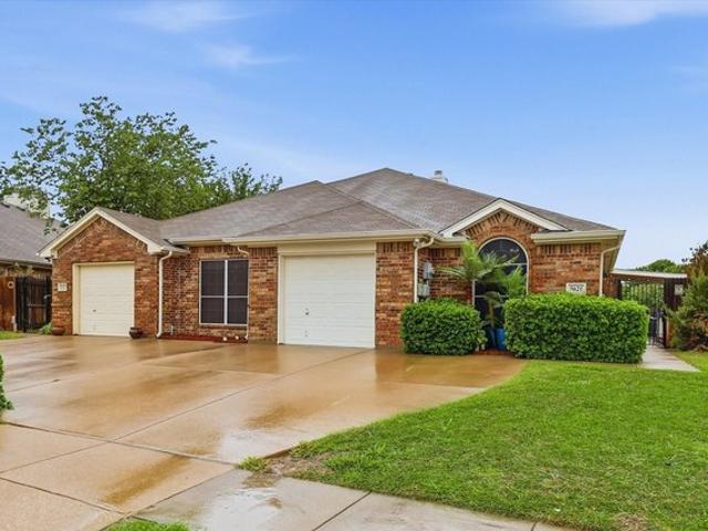 5621 Swords Dr, Fort Worth, TX 76137