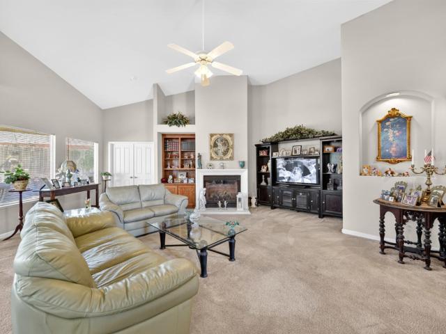 5622 N Ensanada Ave, Fresno, CA 93723 | MLS #646332