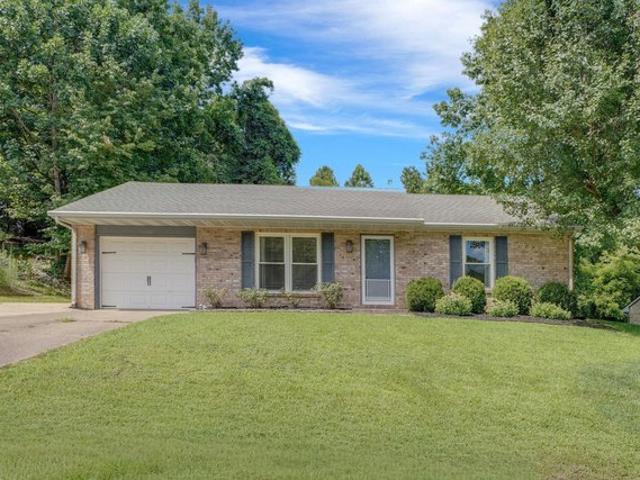 5622 Greensboro Dr, Newburgh, IN 47630