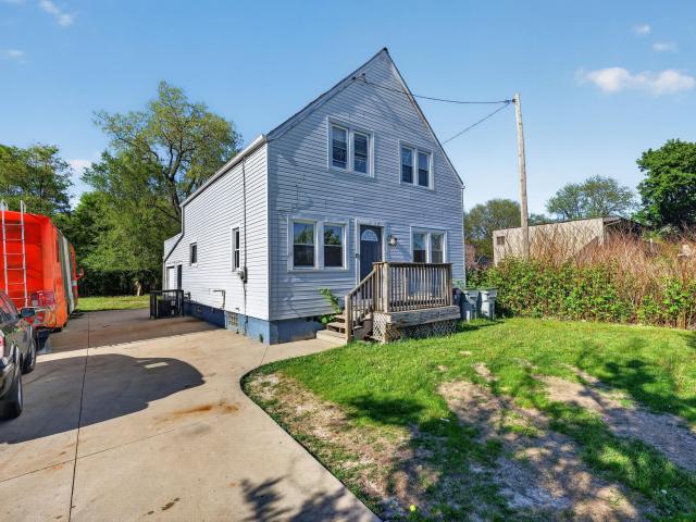 5622 W Mill Rd