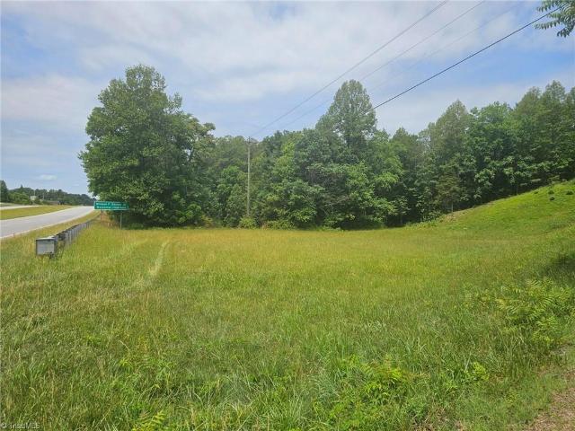 5622 W US Highway 421