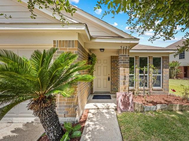 5623 Cinnamon Lake Dr, Baytown, TX 77521