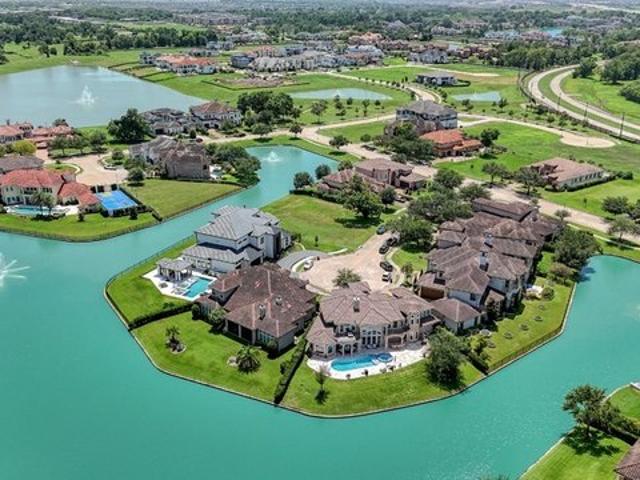 5623 Waters Landing Ln, Richmond, TX 77469
