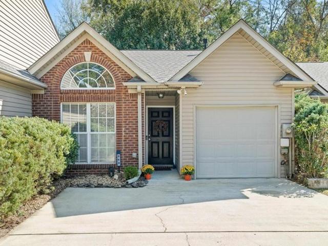 562 Cahaba Manor Dr, Pelham, AL 35124