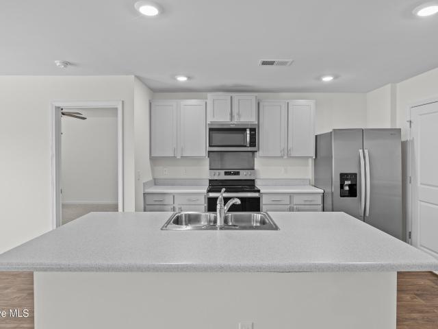 562 Draymore Drive NE
