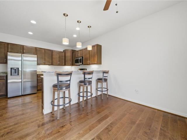 562 Dunning LN