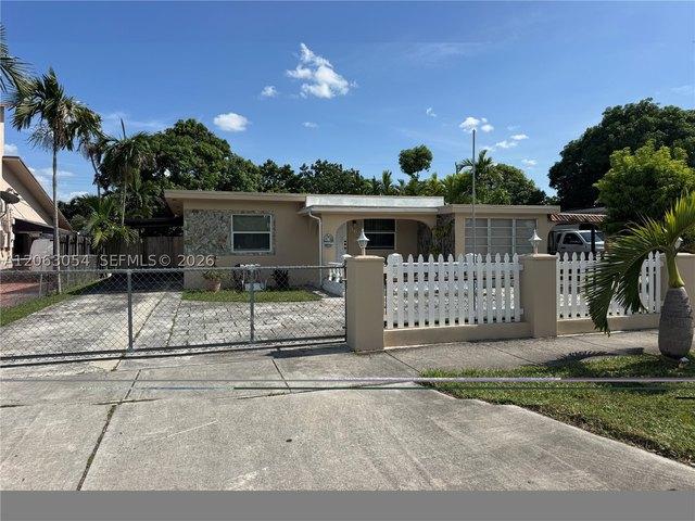 562 E 44th St, Hialeah, FL 33013