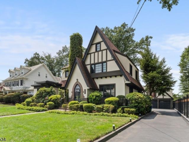 562 Irvington Ave