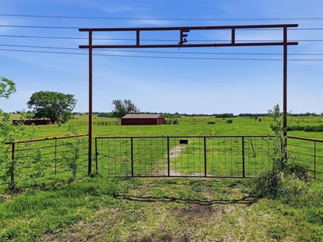 562 Lazy S Ranch Rd, Gunter, TX 75058