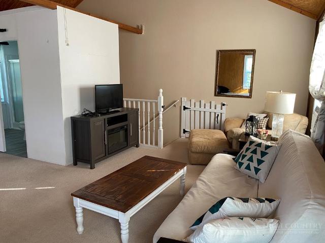 562 Nikanor Road Upper Level Suite