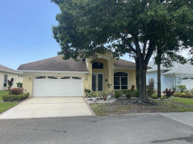 562 NW Lambrusco Dr, Port Saint Lucie, FL 34986