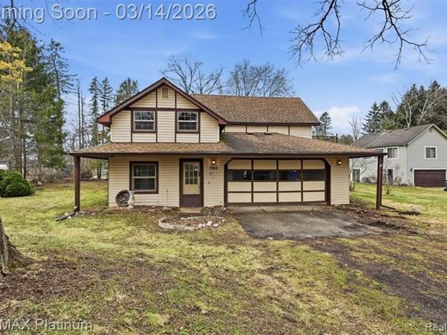 562 S Hughes Rd, Genoa Township, MI 48843