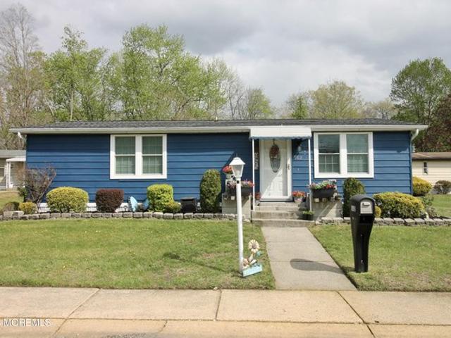 562 Sara Dr, Freehold, NJ 07728
