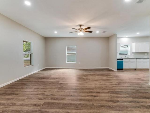 562 SW 1St