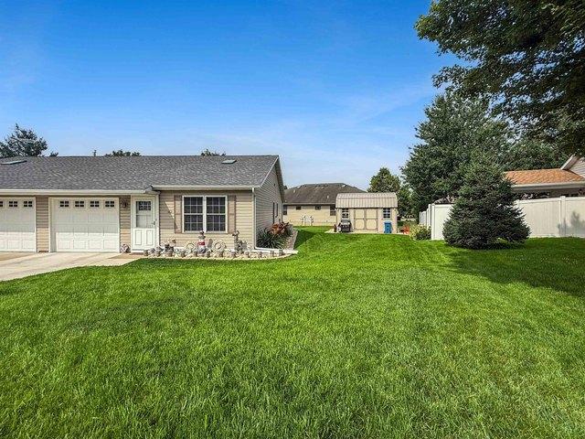 562 Pine Meadow Dr, Dixon, IL 61021