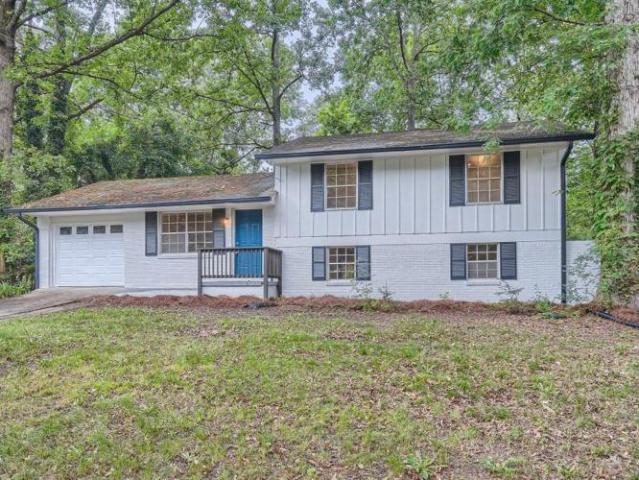 562 Roxbury Dr, Riverdale, GA 30274