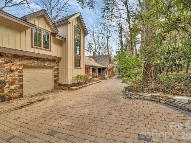 562 West Club Boulevard