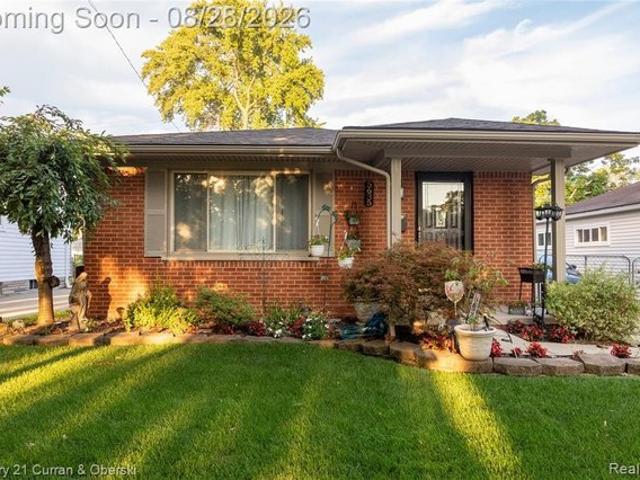 5635 Clippert St, Dearborn Heights, MI 48125