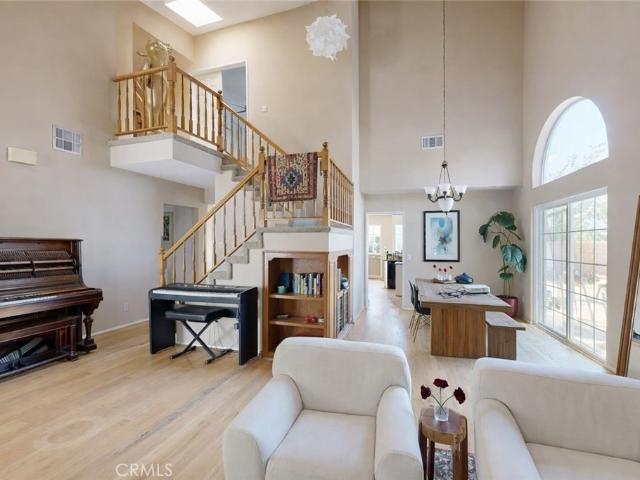 5637 Redwood