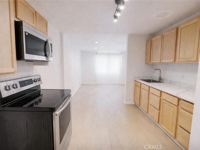 5637 Redwood B