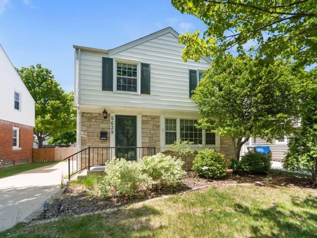 5639 N Bay Ridge Ave, Whitefish Bay, WI 53217
