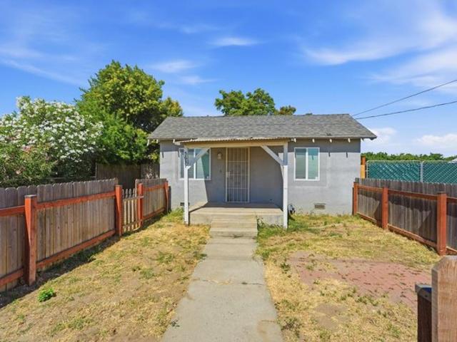 5631 Tully Rd, Modesto, CA 95356