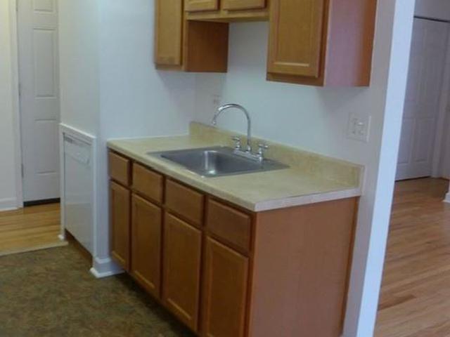 5633 N Winthrop 1 Bedroom Apartment for Rent at 5633 N Winthrop Ave, Chicago, IL 60660 Edgewater